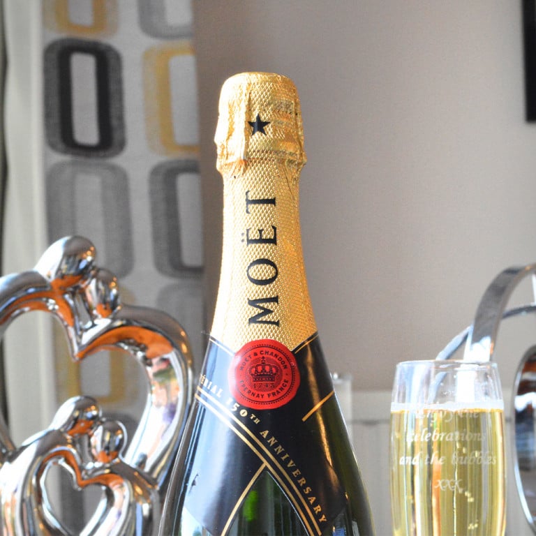 Personalised Moet Champagne - Giftsonline4U